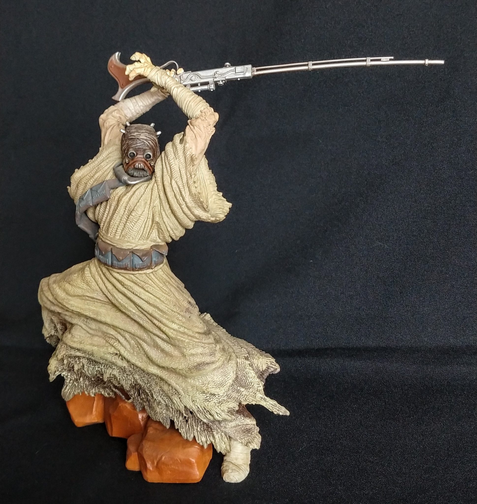 Star Wars Tusken Raider Unleashed Statue Hasbro - O Espaço Virtual do ...