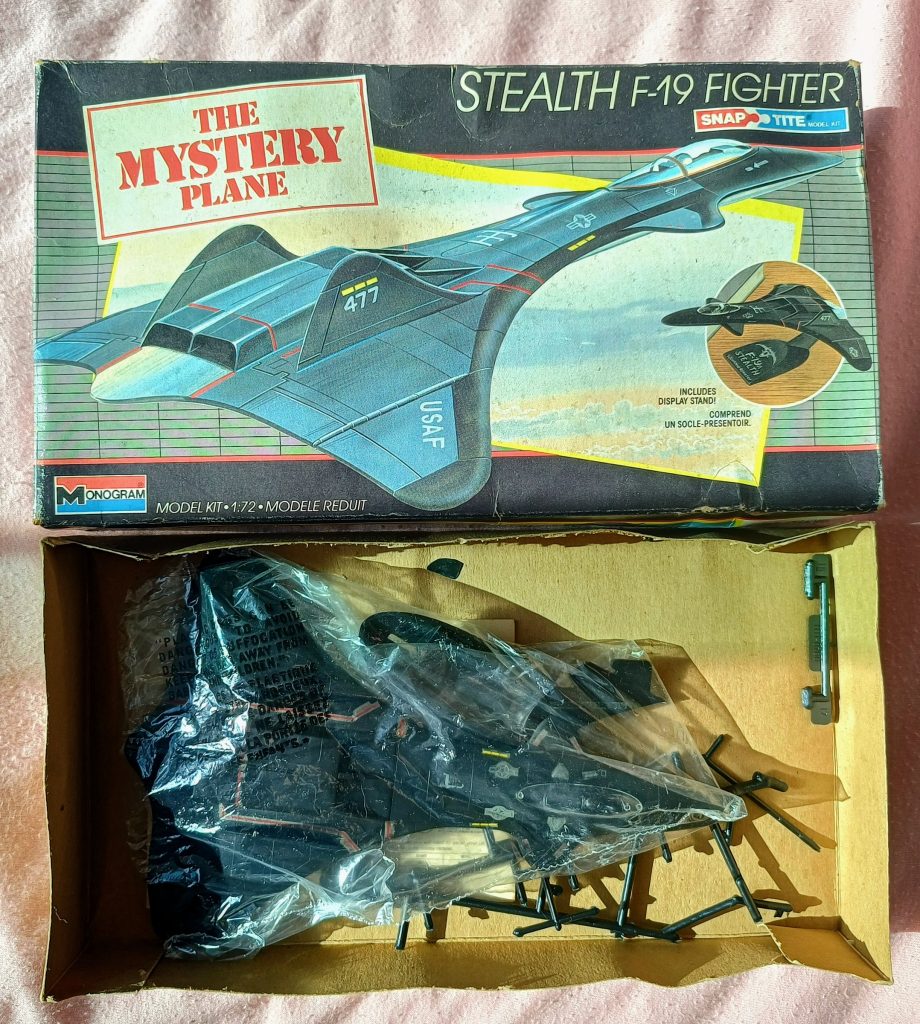 F-19 Stelth Fighter - 1/72 Monogram - O Espaço Virtual do Colecionador